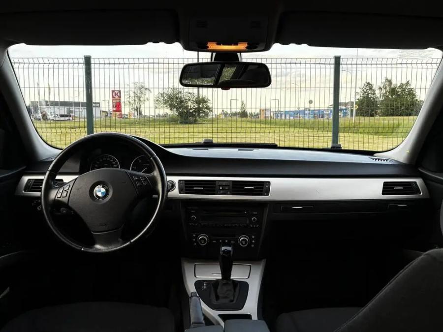 Zaļš BMW 318 2009 Saldus, ar dzinēja tilpumu 2.00 L un nobraukumu 301 tūkst. km par 5500 €, foto 13 vietnē AUTOMOTO.COM.LV