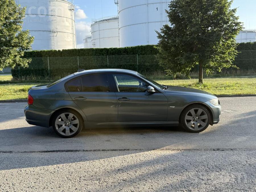 Green BMW 318 2009 in Riga, with an engine capacity of 2.00 L and mileage of 337 thousand km for 5995 €, photo 5 on AUTOMOTO.COM.LV