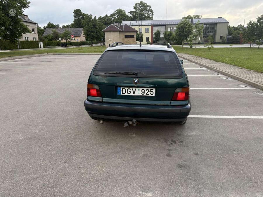 Green BMW 318 1996 in Telschi, with an engine capacity of 1.70 L and mileage of 317 thousand km for 1650 €, photo 5 on AUTOMOTO.COM.LV