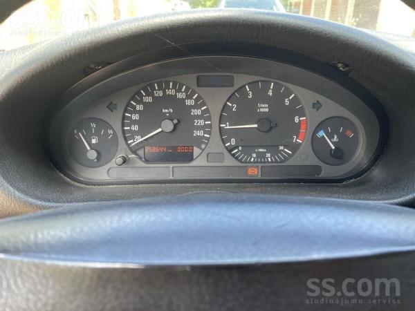 Green BMW 318 1998 in Riga, with an engine capacity of 1.80 L and mileage of 260 thousand km for 1500 €, photo 5 on AUTOMOTO.COM.LV