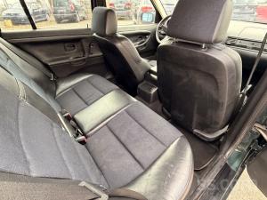 Zaļš BMW 318 1999 Liepāja, ar dzinēja tilpumu 1.70 L un nobraukumu 370 tūkst. km par 2350 €, foto 9 vietnē AUTOMOTO.COM.LV