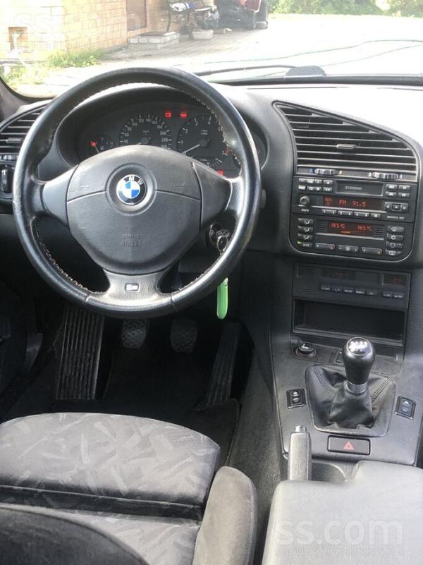 Green BMW 318 1999 in Riga, with an engine capacity of 2.80 L and mileage of 187 thousand km for 6070 €, photo 7 on AUTOMOTO.COM.LV