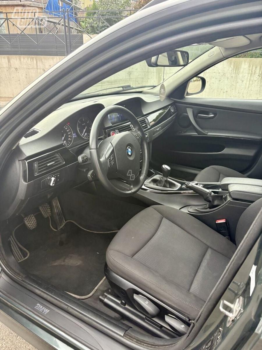 Green BMW 318 2009 in Telschi, with an engine capacity of 2.00 L and mileage of 294 thousand km for 4400 €, photo 16 on AUTOMOTO.COM.LV