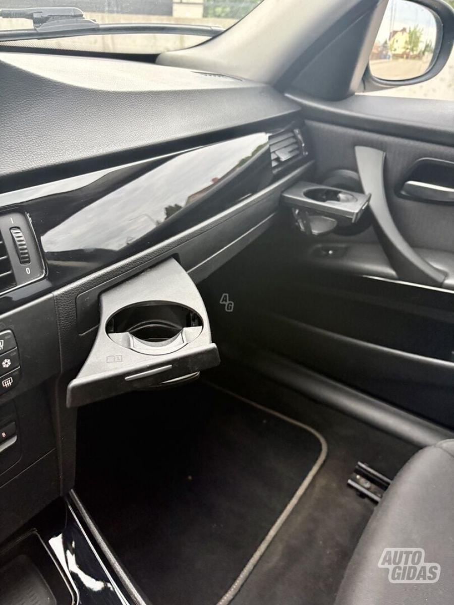 Green BMW 318 2009 in Telschi, with an engine capacity of 2.00 L and mileage of 294 thousand km for 4400 €, photo 23 on AUTOMOTO.COM.LV