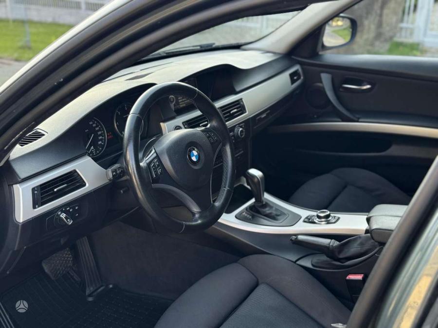 Green BMW 318 2012 in Vilnius, with an engine capacity of 2.00 L and mileage of 270 thousand km for 3650 €, photo 9 on AUTOMOTO.COM.LV