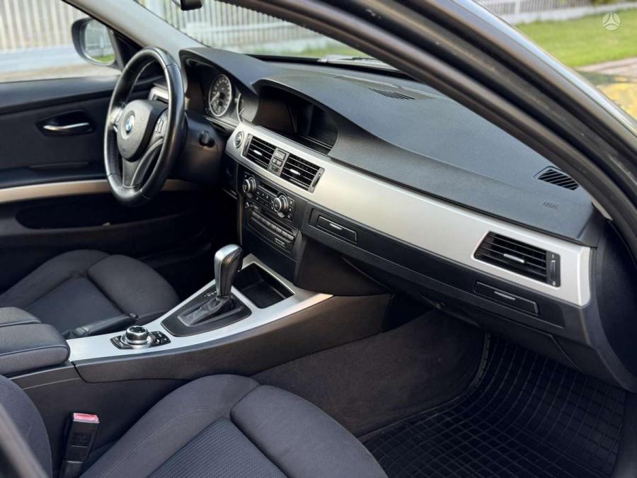 Green BMW 318 2012 in Vilnius, with an engine capacity of 2.00 L and mileage of 270 thousand km for 3650 €, photo 12 on AUTOMOTO.COM.LV