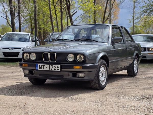 Pelēks BMW 318 1989 Liepāja, ar dzinēja tilpumu 1.80 L un nobraukumu 221 tūkst. km par 5500 €, foto 1 vietnē AUTOMOTO.COM.LV