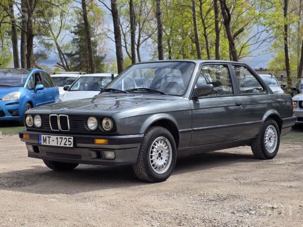 Pelēks BMW 318 1989 Liepāja, ar dzinēja tilpumu 1.80 L un nobraukumu 221 tūkst. km par 5500 €, foto 2 vietnē AUTOMOTO.COM.LV