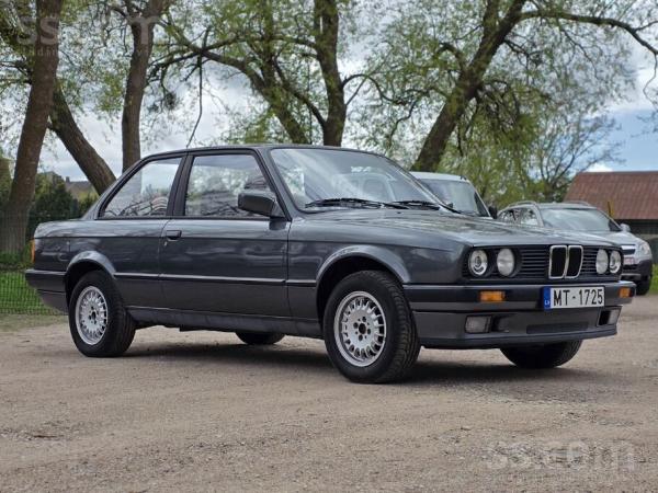 Pelēks BMW 318 1989 Liepāja, ar dzinēja tilpumu 1.80 L un nobraukumu 221 tūkst. km par 5500 €, foto 4 vietnē AUTOMOTO.COM.LV
