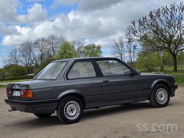 Pelēks BMW 318 1989 Liepāja, ar dzinēja tilpumu 1.80 L un nobraukumu 221 tūkst. km par 5500 €, foto 5 vietnē AUTOMOTO.COM.LV