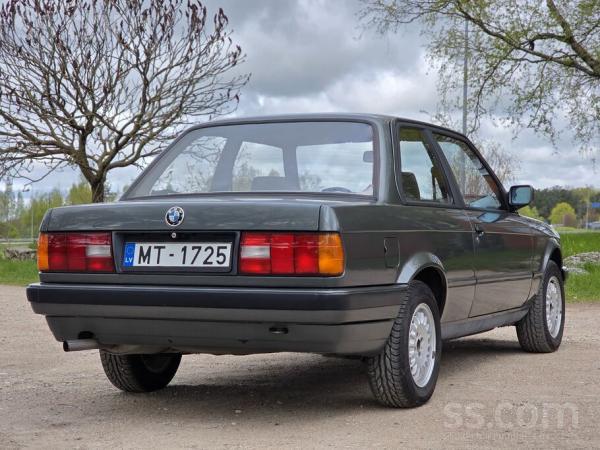 Pelēks BMW 318 1989 Liepāja, ar dzinēja tilpumu 1.80 L un nobraukumu 221 tūkst. km par 5500 €, foto 6 vietnē AUTOMOTO.COM.LV