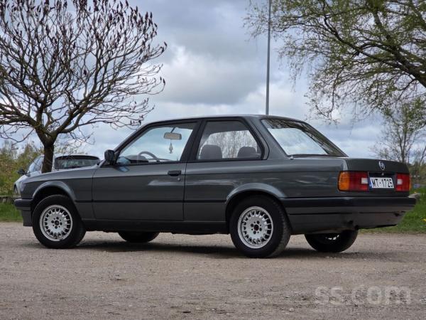 Pelēks BMW 318 1989 Liepāja, ar dzinēja tilpumu 1.80 L un nobraukumu 221 tūkst. km par 5500 €, foto 8 vietnē AUTOMOTO.COM.LV