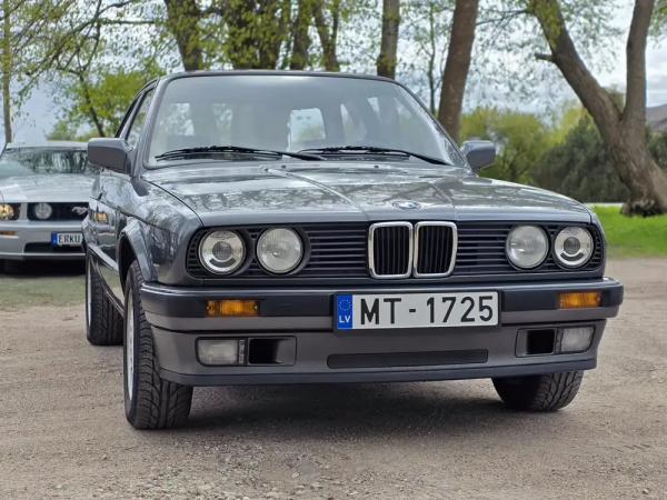 Pelēks BMW 318 1989 Grobiņa, ar dzinēja tilpumu 1.80 L un nobraukumu 221 tūkst. km par 7800 €, foto 3 vietnē AUTOMOTO.COM.LV