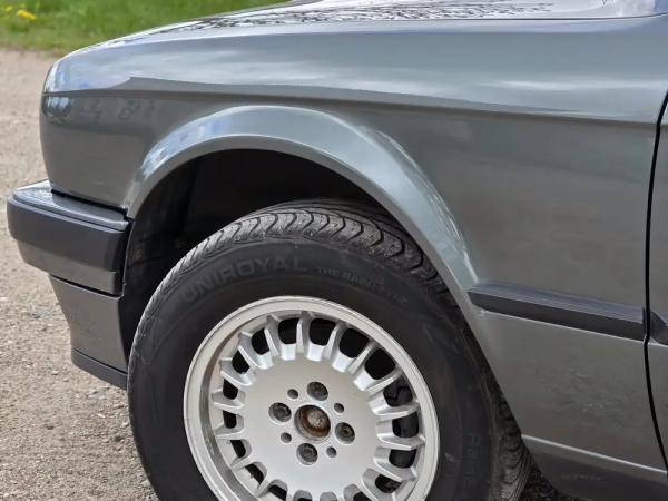 Pelēks BMW 318 1989 Grobiņa, ar dzinēja tilpumu 1.80 L un nobraukumu 221 tūkst. km par 7800 €, foto 9 vietnē AUTOMOTO.COM.LV