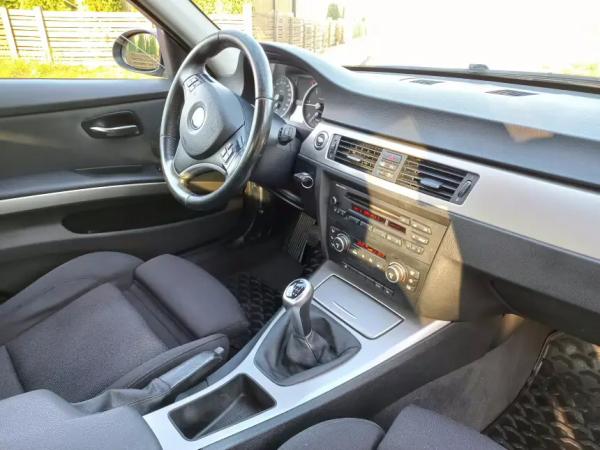 Grey BMW 318 2008 in Riga, with an engine capacity of 2.00 L and mileage of 250 thousand km for 3900 €, photo 10 on AUTOMOTO.COM.LV