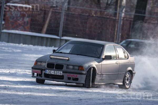 Grey BMW 318 1994 in Dobele, with an engine capacity of 1.80 L and mileage of 300 thousand km for 3450 €, photo 1 on AUTOMOTO.COM.LV