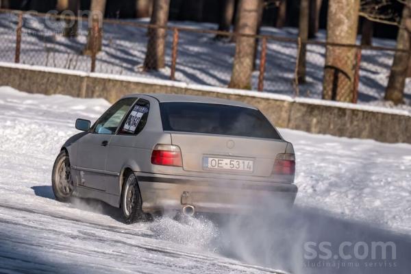 Grey BMW 318 1994 in Dobele, with an engine capacity of 1.80 L and mileage of 300 thousand km for 3450 €, photo 2 on AUTOMOTO.COM.LV