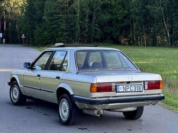 Серый БМВ 318 1985 в Радвилишкис, объемом двигателя 1.80 л и пробегом 260 тыс. км за 3650 €, фото 7 на AUTOMOTO.COM.LV
