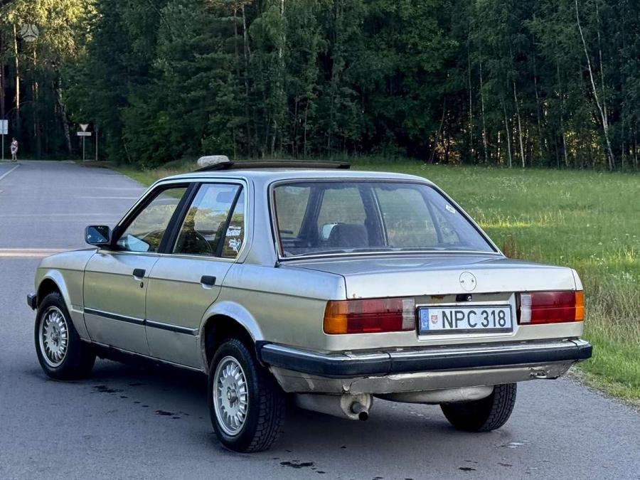 Серый БМВ 318 1985 в Радвилишкис, объемом двигателя 1.80 л и пробегом 260 тыс. км за 3650 €, фото 8 на AUTOMOTO.COM.LV