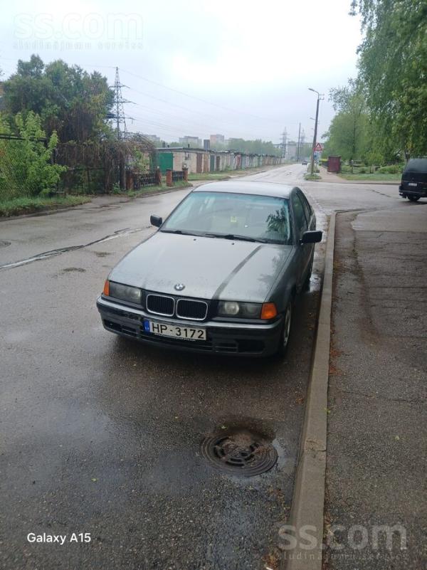Pelēks BMW 318 1993 Daugavpils, ar dzinēja tilpumu 1.80 L un nobraukumu 438 tūkst. km par 2300 €, foto 1 vietnē AUTOMOTO.COM.LV