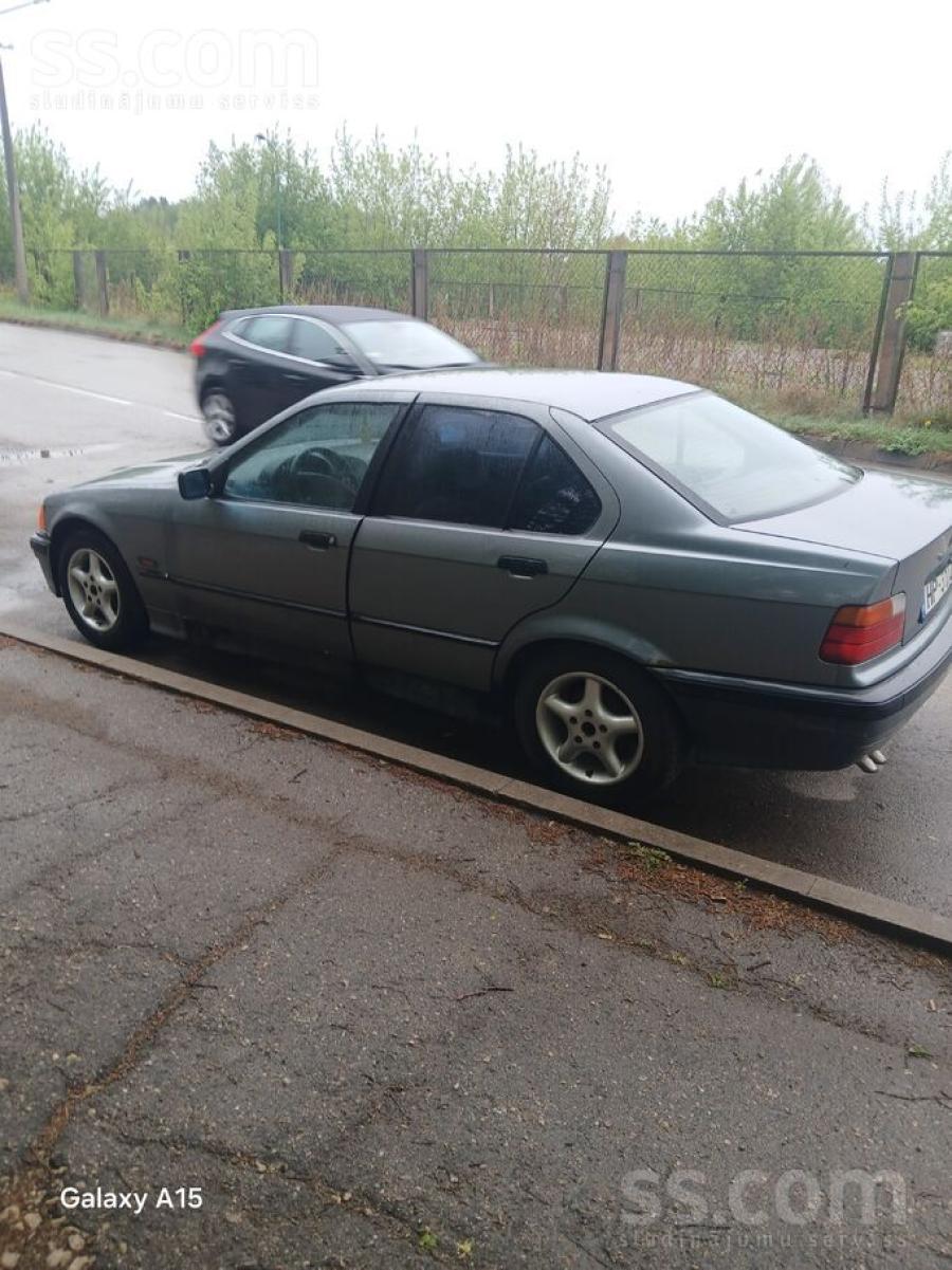 Pelēks BMW 318 1993 Daugavpils, ar dzinēja tilpumu 1.80 L un nobraukumu 438 tūkst. km par 2300 €, foto 4 vietnē AUTOMOTO.COM.LV