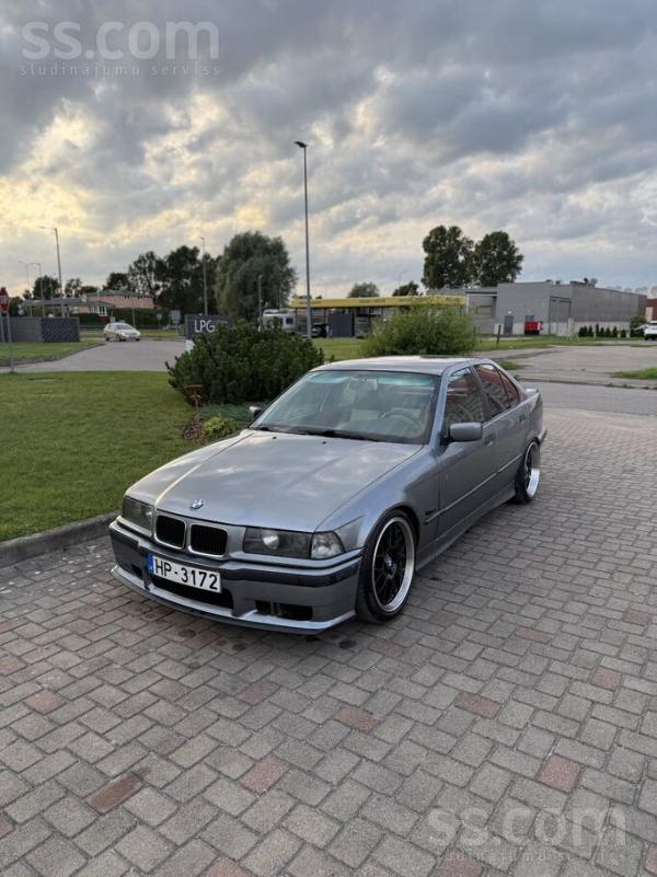 Grey BMW 318 1993 in Liepaja, with an engine capacity of 2.00 L and mileage of 438 thousand km for 3450 €, photo 2 on AUTOMOTO.COM.LV