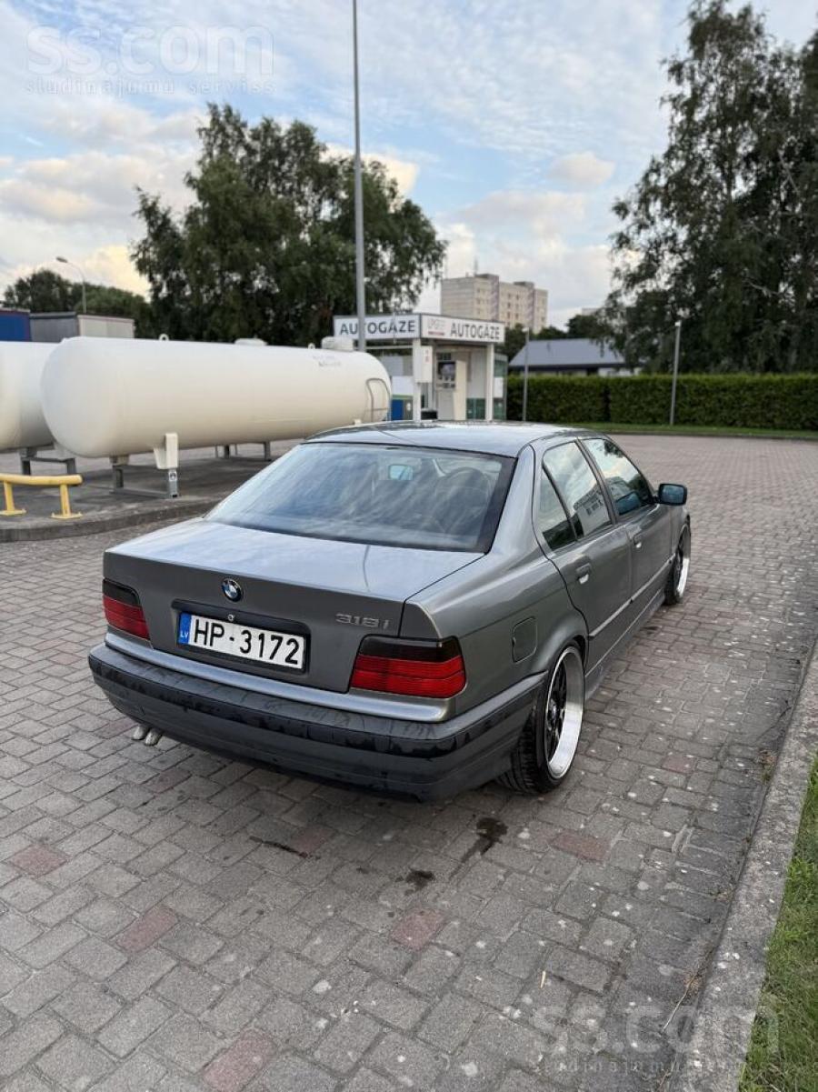 Grey BMW 318 1993 in Liepaja, with an engine capacity of 2.00 L and mileage of 438 thousand km for 3450 €, photo 4 on AUTOMOTO.COM.LV