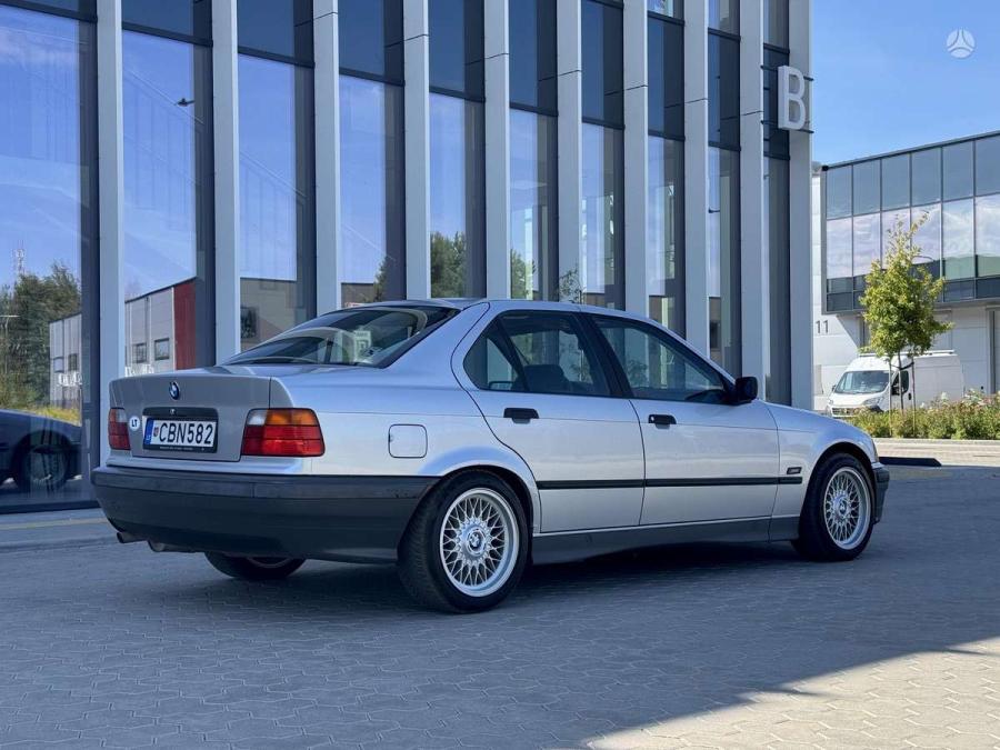 Grey BMW 318 1993 in Vilnius, with an engine capacity of 0.00 L and mileage of 97 thousand km for 3800 €, photo 3 on AUTOMOTO.COM.LV