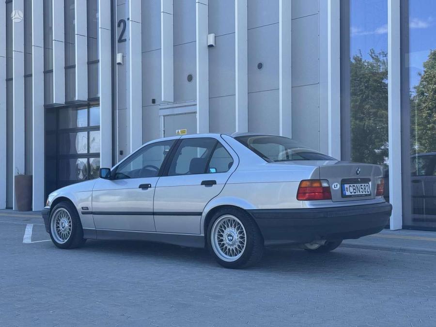 Grey BMW 318 1993 in Vilnius, with an engine capacity of 0.00 L and mileage of 97 thousand km for 3800 €, photo 7 on AUTOMOTO.COM.LV