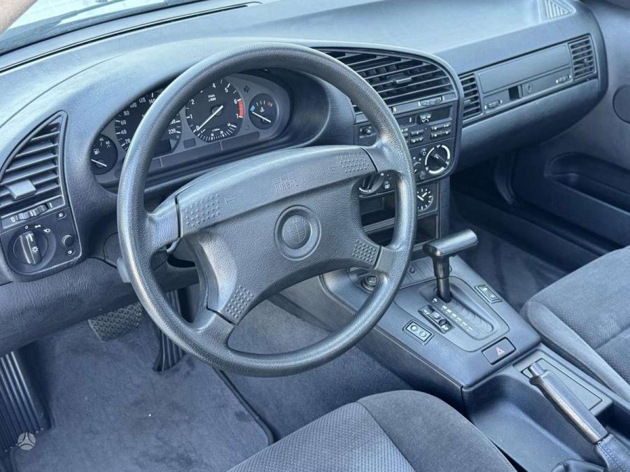 Grey BMW 318 1993 in Vilnius, with an engine capacity of 0.00 L and mileage of 97 thousand km for 3800 €, photo 12 on AUTOMOTO.COM.LV