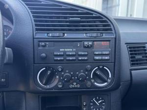 Grey BMW 318 1993 in Vilnius, with an engine capacity of 0.00 L and mileage of 97 thousand km for 3800 €, photo 13 on AUTOMOTO.COM.LV
