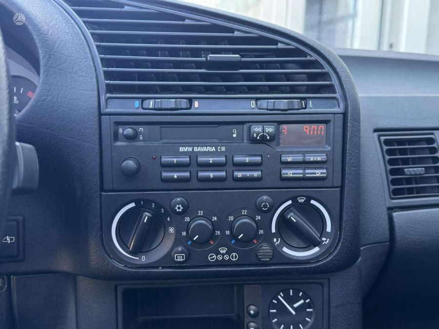 Grey BMW 318 1993 in Vilnius, with an engine capacity of 0.00 L and mileage of 97 thousand km for 3800 €, photo 13 on AUTOMOTO.COM.LV