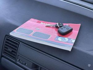 Grey BMW 318 1993 in Vilnius, with an engine capacity of 0.00 L and mileage of 97 thousand km for 3800 €, photo 15 on AUTOMOTO.COM.LV