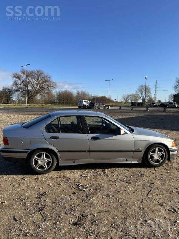Pelēks BMW 318 1995 Liepāja, ar dzinēja tilpumu 1.80 L un nobraukumu 306 tūkst. km par 2050 €, foto 1 vietnē AUTOMOTO.COM.LV