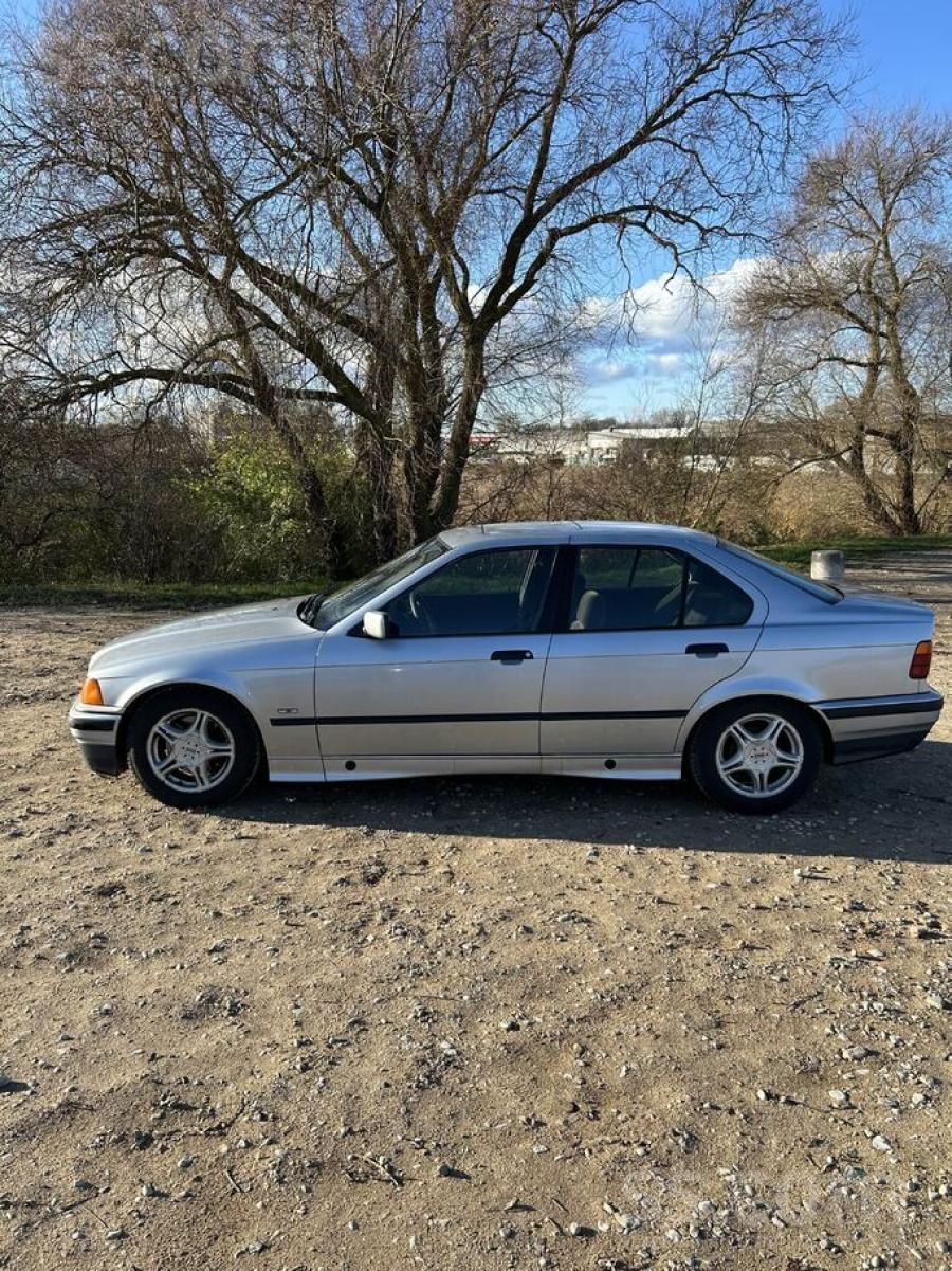 Pelēks BMW 318 1995 Liepāja, ar dzinēja tilpumu 1.80 L un nobraukumu 306 tūkst. km par 2050 €, foto 2 vietnē AUTOMOTO.COM.LV