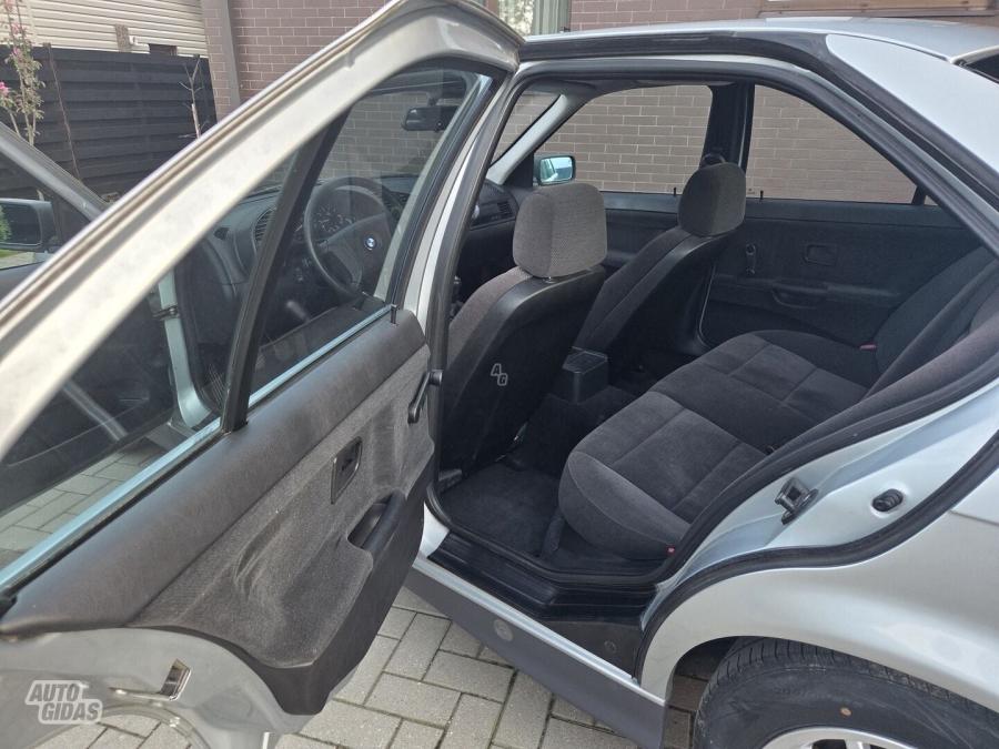 Pelēks BMW 318 1996 Marijampole, ar dzinēja tilpumu 1.80 L un nobraukumu 130 tūkst. km par 3600 €, foto 20 vietnē AUTOMOTO.COM.LV