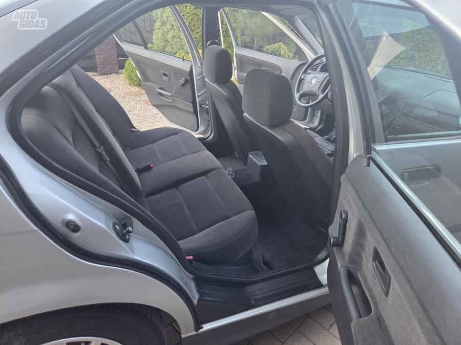 Pelēks BMW 318 1996 Marijampole, ar dzinēja tilpumu 1.80 L un nobraukumu 130 tūkst. km par 3600 €, foto 25 vietnē AUTOMOTO.COM.LV
