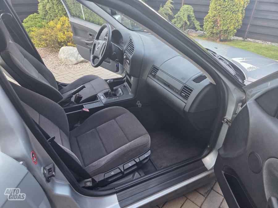 Pelēks BMW 318 1996 Marijampole, ar dzinēja tilpumu 1.80 L un nobraukumu 130 tūkst. km par 3600 €, foto 26 vietnē AUTOMOTO.COM.LV