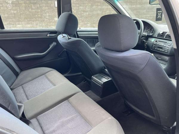 Pelēks BMW 318 2001 Viļņa, ar dzinēja tilpumu 2.00 L un nobraukumu 238 tūkst. km par 950 €, foto 9 vietnē AUTOMOTO.COM.LV