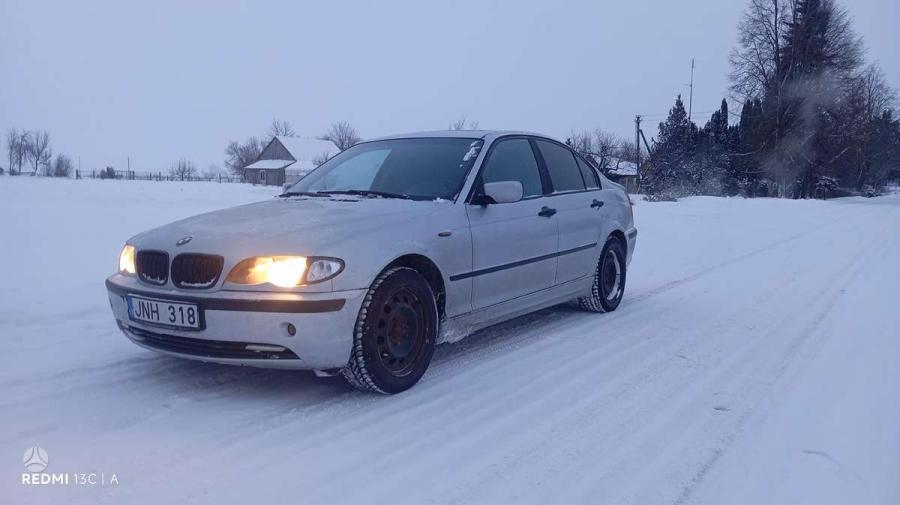 Grey BMW 318 2004 in Pakruojis, with an engine capacity of 2.00 L and mileage of 223 thousand km for 990 €, photo 3 on AUTOMOTO.COM.LV