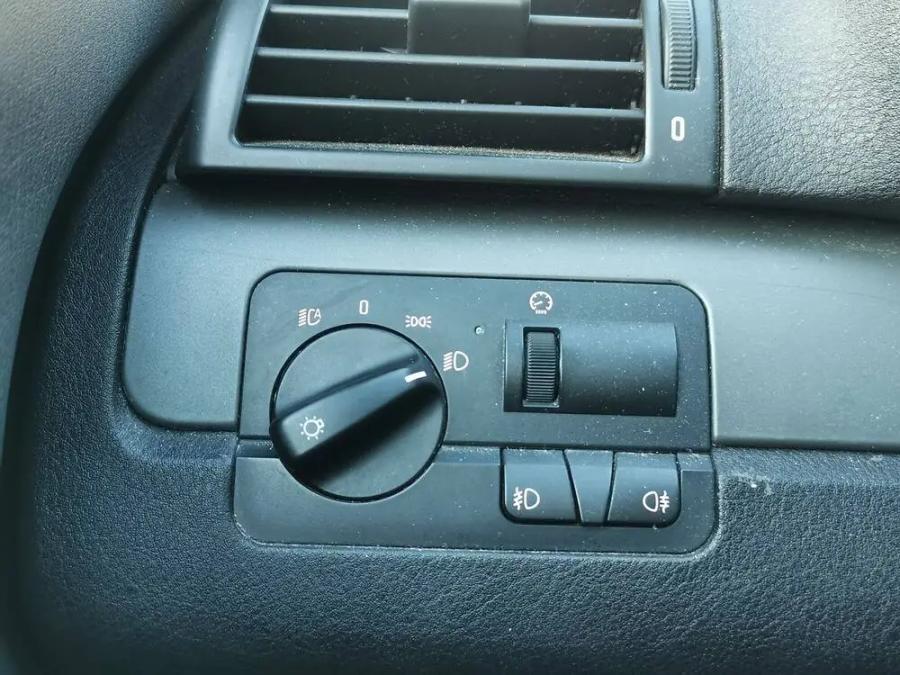 Pelēks BMW 318 2004 Kuldīga, ar dzinēja tilpumu 2.00 L un nobraukumu 181 tūkst. km par 2500 €, foto 13 vietnē AUTOMOTO.COM.LV