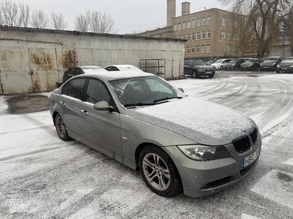 Grey BMW 318 2005 in Siauliai, with an engine capacity of 2.00 L and mileage of 294 thousand km for 1850 €, photo 2 on AUTOMOTO.COM.LV