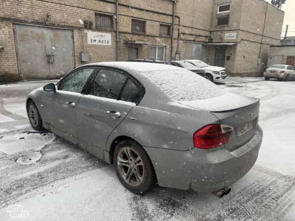 Grey BMW 318 2005 in Siauliai, with an engine capacity of 2.00 L and mileage of 294 thousand km for 1850 €, photo 3 on AUTOMOTO.COM.LV