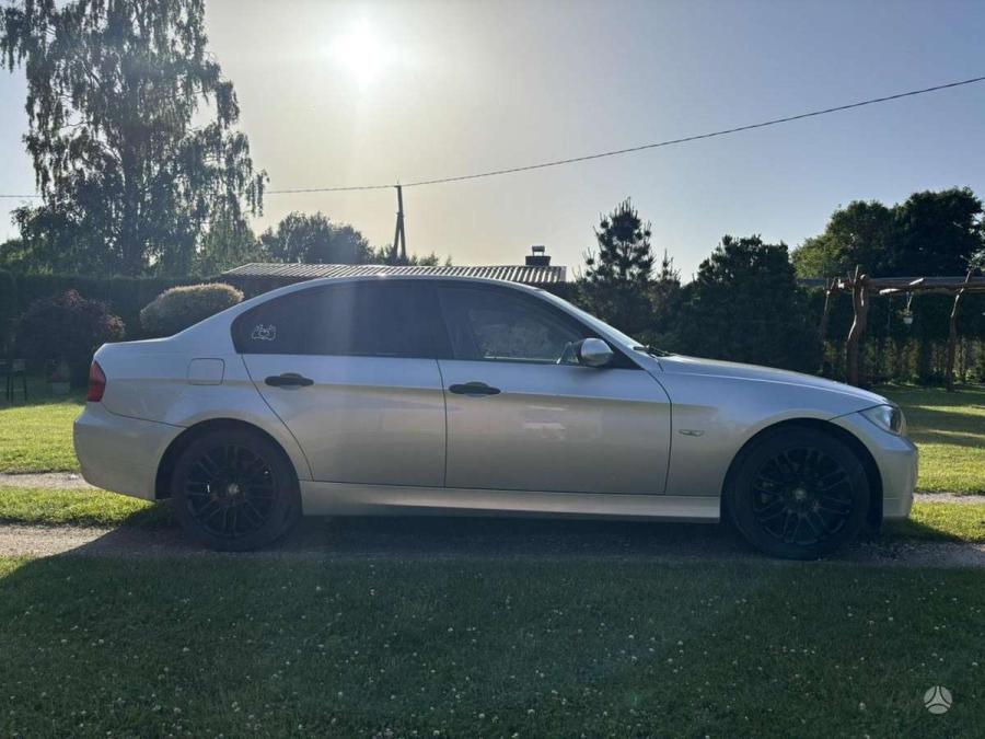 Grey BMW 318 2005 in Kretinga, with an engine capacity of 2.00 L and mileage of 250 thousand km for 2500 €, photo 7 on AUTOMOTO.COM.LV