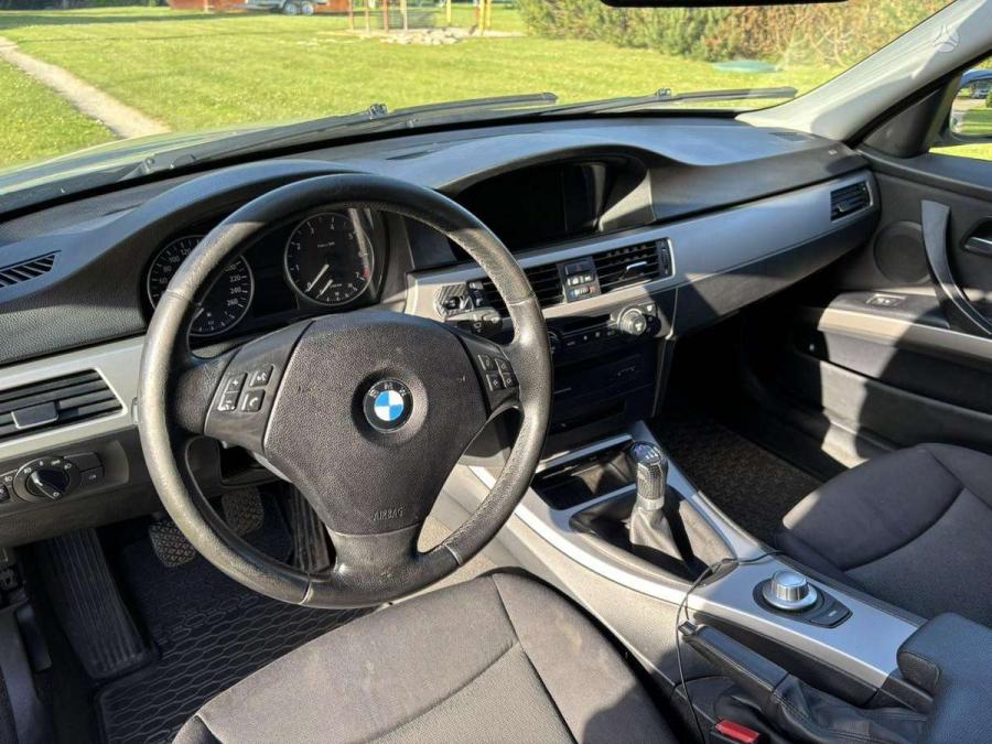 Grey BMW 318 2005 in Kretinga, with an engine capacity of 2.00 L and mileage of 250 thousand km for 2500 €, photo 8 on AUTOMOTO.COM.LV