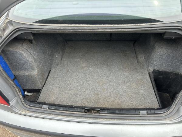 Pelēks BMW 318 2005 Panevēža, ar dzinēja tilpumu 2.00 L un nobraukumu 264 tūkst. km par 1800 €, foto 5 vietnē AUTOMOTO.COM.LV