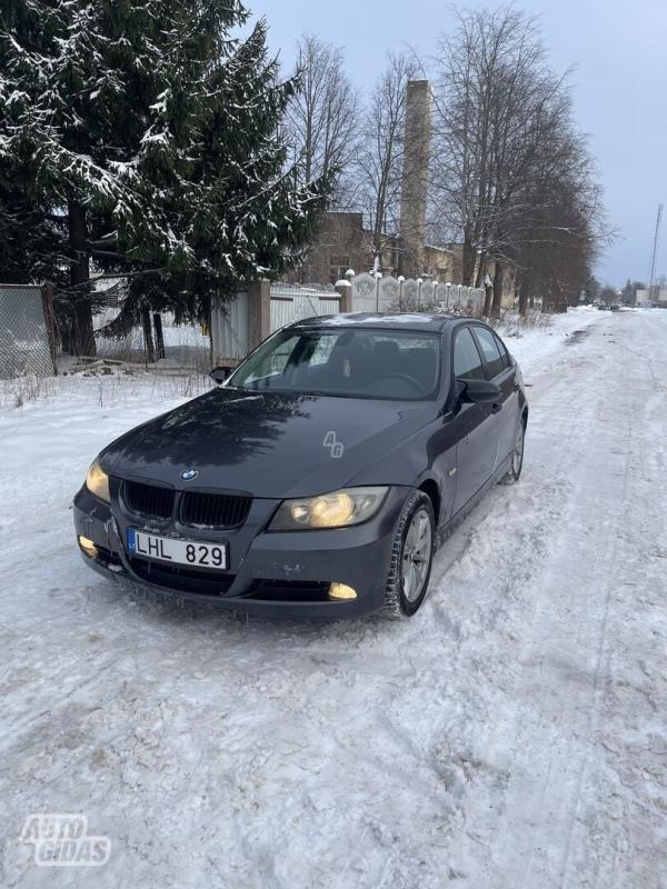 Pelēks BMW 318 2006 Mažeikiai, ar dzinēja tilpumu 2.00 L un nobraukumu 206 tūkst. km par 2250 €, foto 1 vietnē AUTOMOTO.COM.LV
