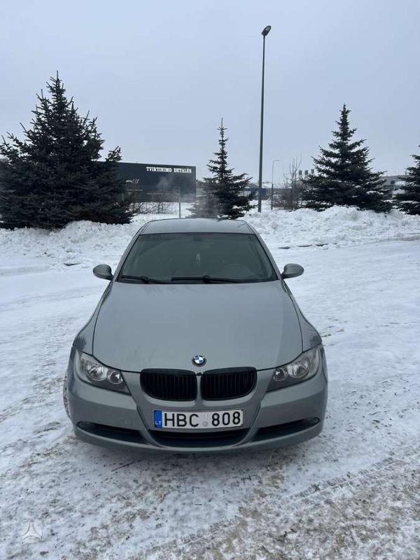 Pelēks BMW 318 2006 Šauļi, ar dzinēja tilpumu 2.00 L un nobraukumu 293 tūkst. km par 2000 €, foto 1 vietnē AUTOMOTO.COM.LV