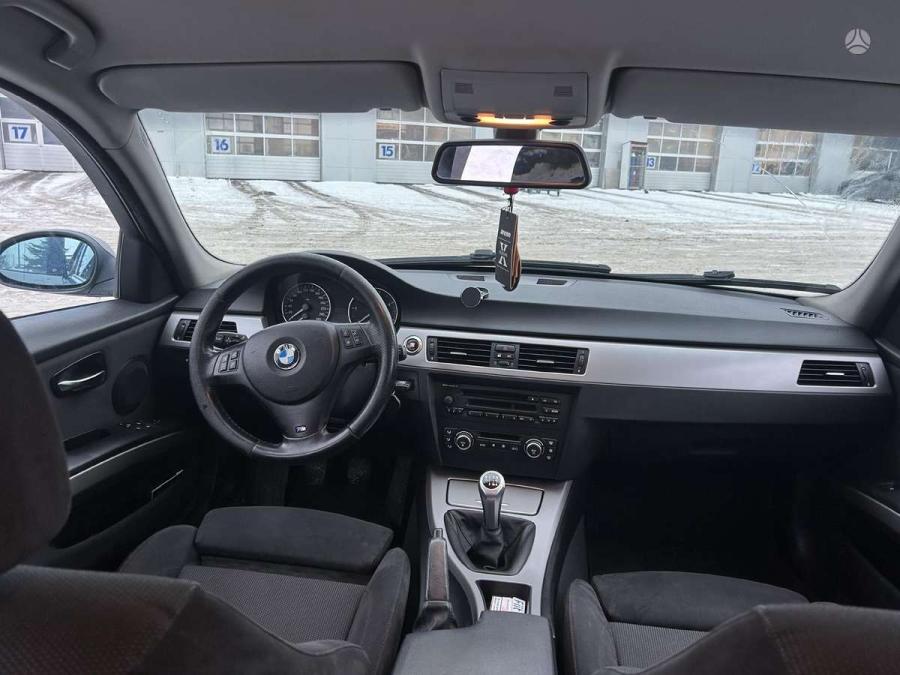 Pelēks BMW 318 2006 Šauļi, ar dzinēja tilpumu 2.00 L un nobraukumu 293 tūkst. km par 2000 €, foto 12 vietnē AUTOMOTO.COM.LV
