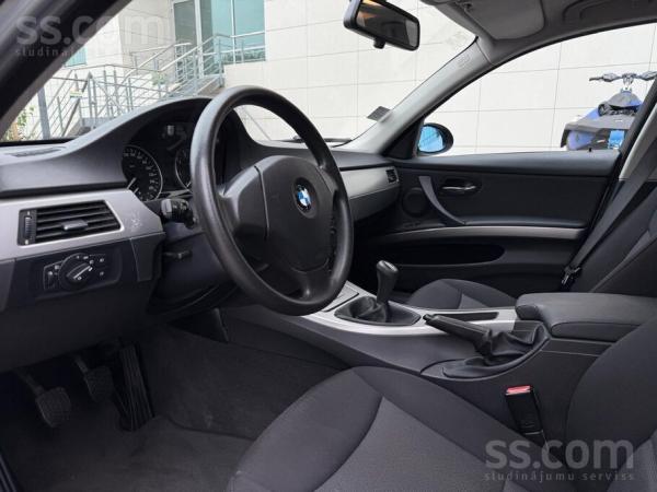 Grey BMW 318 2006 in Riga, with an engine capacity of 2.00 L and mileage of 0 thousand km for 5500 €, photo 3 on AUTOMOTO.COM.LV